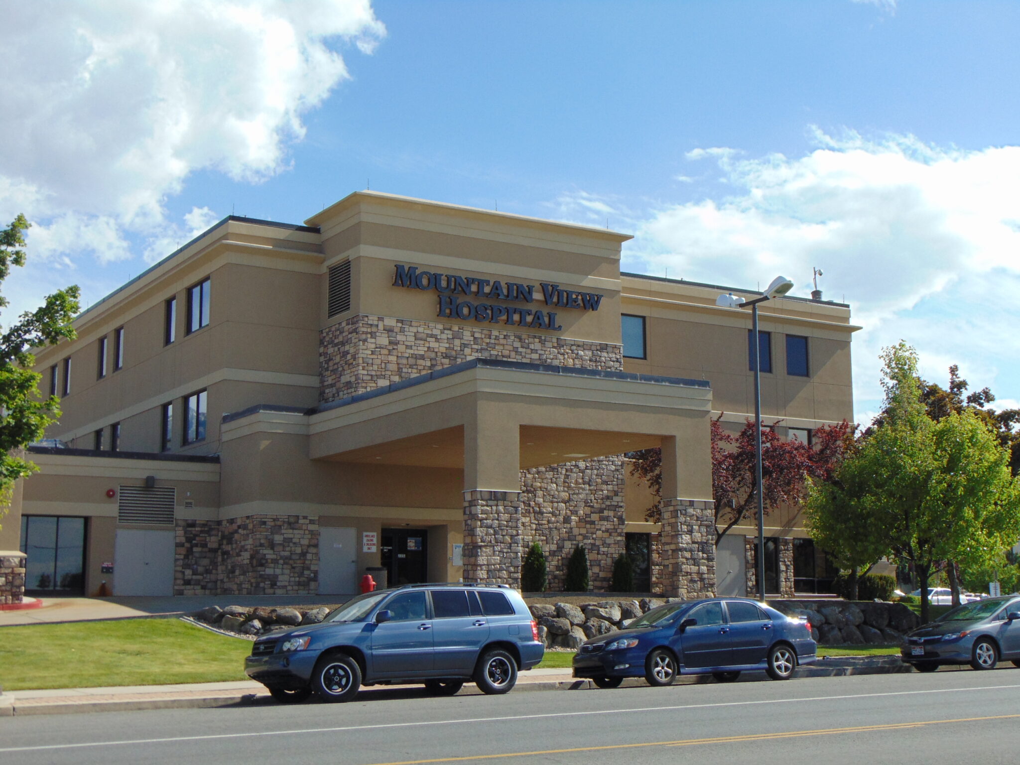 South_at_Mountain_View_Hospital_in_Payson,_Utah,_May_16 | Millburn Lawn ...